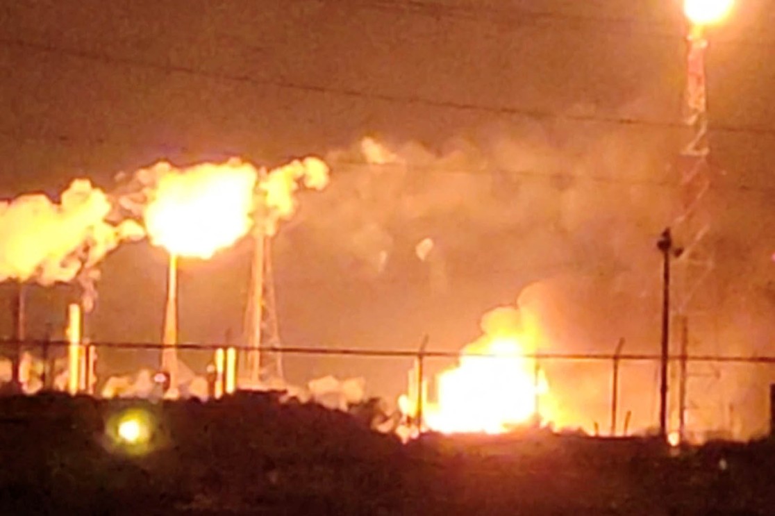 Several injured in a huge explosion in Exxon refinery in Texas