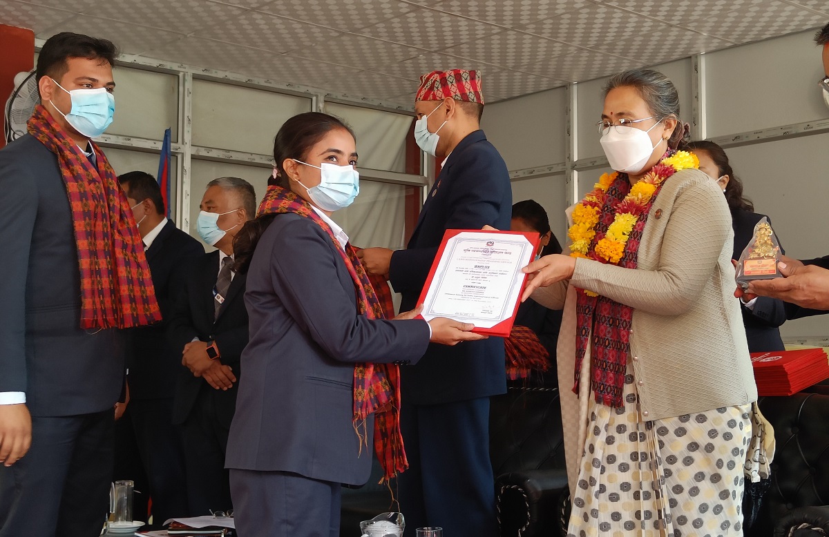 राष्ट्र र जनताको हितमा काम गर्न कर्मचारीहरुलाई मन्त्री श्रेष्ठको आग्रह